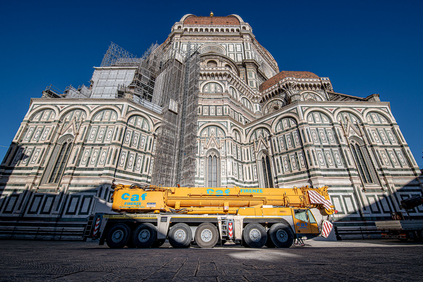 L'installazione di una gru in centro a Firenze - UDB studio